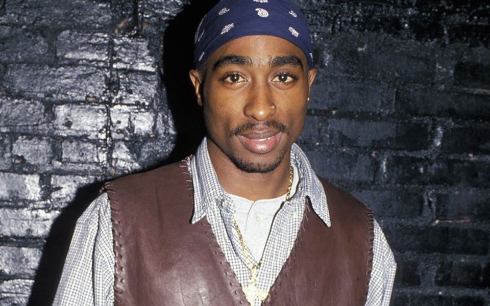 경매 사이트에 오른 투팍의 반다나 낙찰가는?