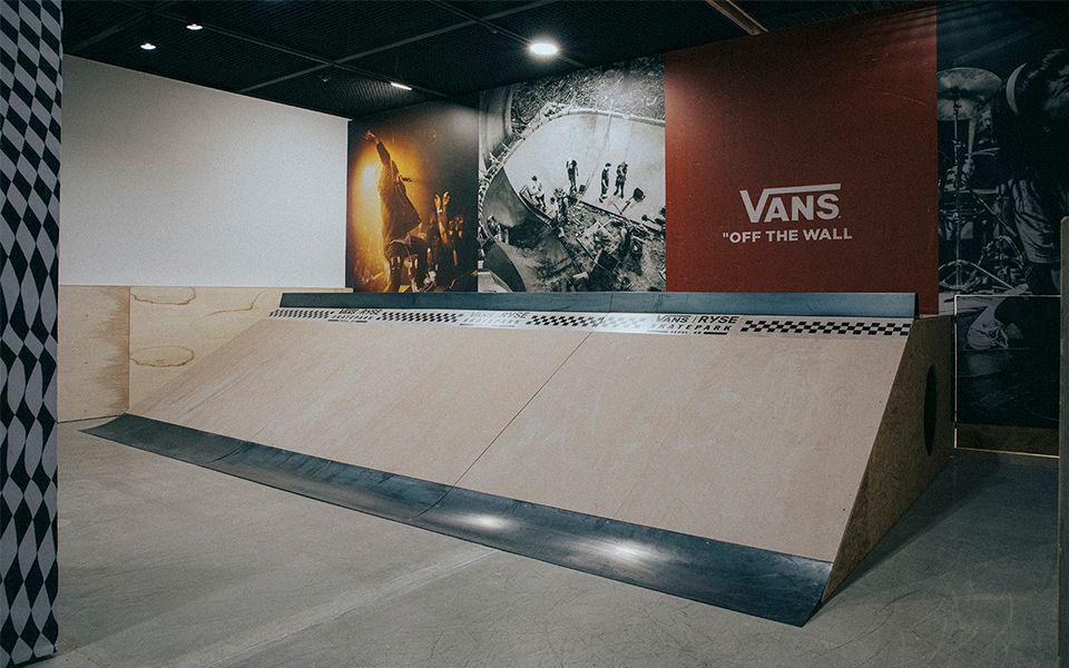 반스, ‘인도어 스케이트파크’ 오픈